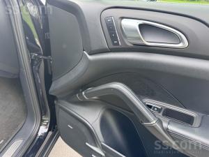 Black Porsche Cayenne 2012 in Riga, with an engine capacity of 3.00 L and mileage of 0 thousand km for 13750 €, photo 17 on AUTOMOTO.COM.LV