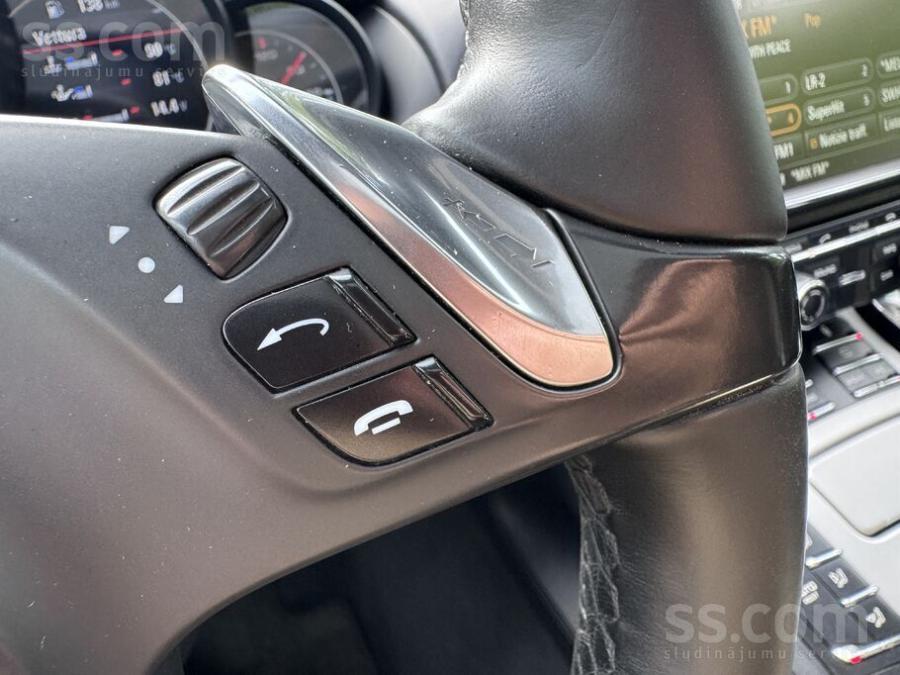 Black Porsche Cayenne 2012 in Riga, with an engine capacity of 3.00 L and mileage of 0 thousand km for 13750 €, photo 20 on AUTOMOTO.COM.LV
