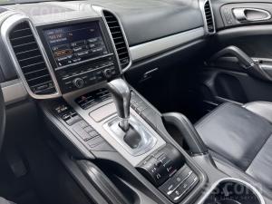 Black Porsche Cayenne 2012 in Riga, with an engine capacity of 3.00 L and mileage of 0 thousand km for 13750 €, photo 22 on AUTOMOTO.COM.LV
