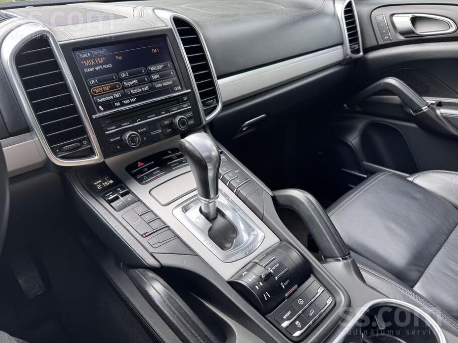 Black Porsche Cayenne 2012 in Riga, with an engine capacity of 3.00 L and mileage of 0 thousand km for 13750 €, photo 22 on AUTOMOTO.COM.LV