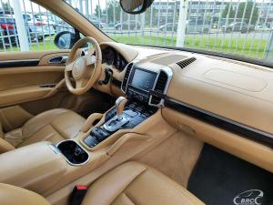 Melns Porsche Cayenne 2012 Klaipėda, ar dzinēja tilpumu 2.97 L un nobraukumu 272 tūkst. km par 12800 €, foto 10 vietnē AUTOMOTO.COM.LV