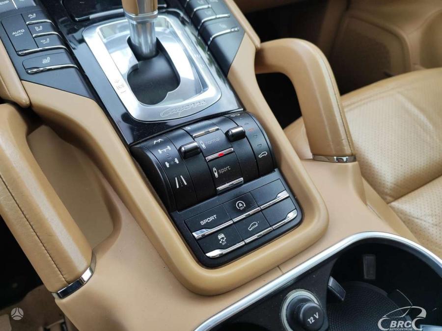 Melns Porsche Cayenne 2012 Klaipėda, ar dzinēja tilpumu 2.97 L un nobraukumu 272 tūkst. km par 12800 €, foto 30 vietnē AUTOMOTO.COM.LV
