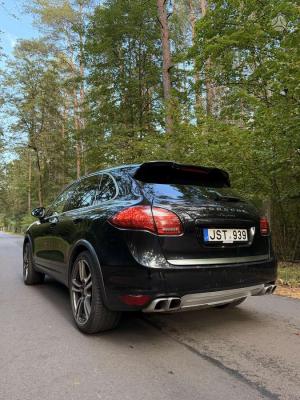 Black Porsche Cayenne 2012 in Vilnius, with an engine capacity of 2.97 L and mileage of 400 thousand km for 12500 €, photo 3 on AUTOMOTO.COM.LV