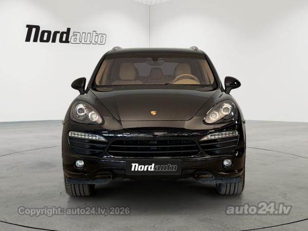 Porsche Cayenne 2012 Tallina vietnē Melns Porsche Cayenne 2012 Tallina, ar dzinēja tilpumu 4.80 L un nobraukumu 160 tūkst. km par 19900 €, foto 4 vietnē AUTOMOTO.COM.LV