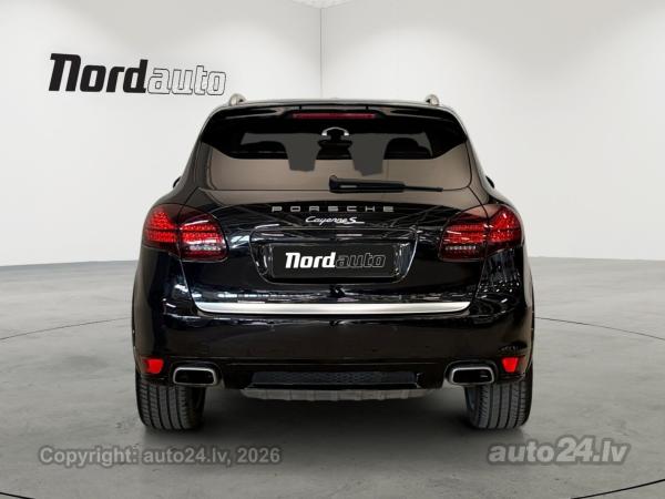 Porsche Cayenne 2012 Tallina vietnē Melns Porsche Cayenne 2012 Tallina, ar dzinēja tilpumu 4.80 L un nobraukumu 160 tūkst. km par 19900 €, foto 5 vietnē AUTOMOTO.COM.LV