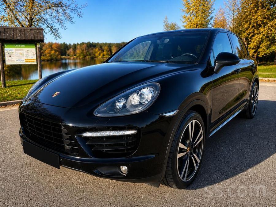 Black Porsche Cayenne 2012 in Riga, with an engine capacity of 3.00 L and mileage of 138 thousand km for 21500 €, photo 3 on AUTOMOTO.COM.LV