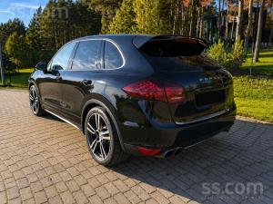 Black Porsche Cayenne 2012 in Riga, with an engine capacity of 3.00 L and mileage of 138 thousand km for 21500 €, photo 4 on AUTOMOTO.COM.LV