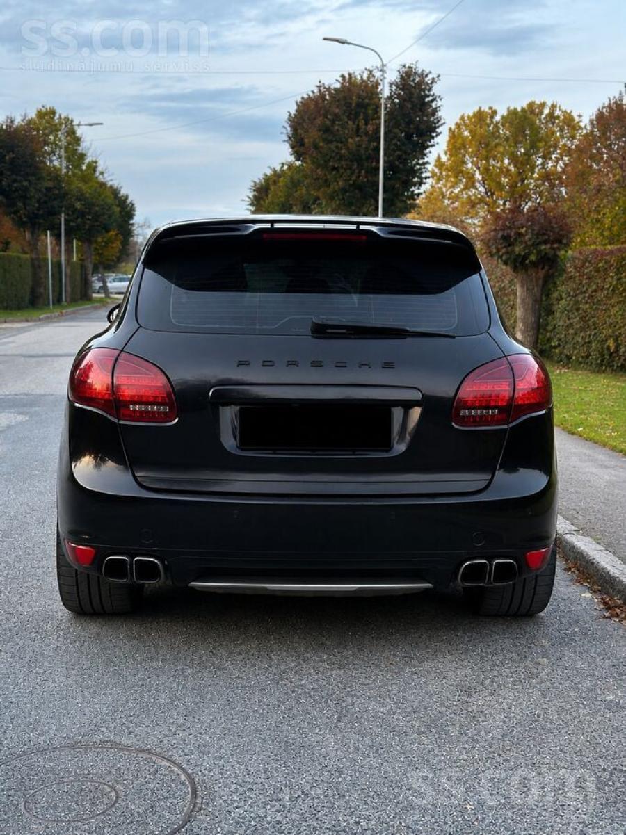 Black Porsche Cayenne 2012 in Riga, with an engine capacity of 3.00 L and mileage of 138 thousand km for 21500 €, photo 6 on AUTOMOTO.COM.LV