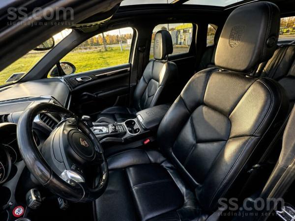 Melns Porsche Cayenne 2012 Rīga, ar dzinēja tilpumu 3.00 L un nobraukumu 138 tūkst. km par 21500 €, foto 8 vietnē AUTOMOTO.COM.LV