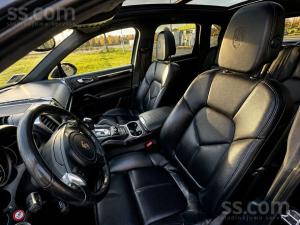 Black Porsche Cayenne 2012 in Riga, with an engine capacity of 3.00 L and mileage of 138 thousand km for 21500 €, photo 8 on AUTOMOTO.COM.LV