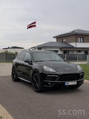 Black Porsche Cayenne 2012 in Riga, with an engine capacity of 3.00 L and mileage of 266 thousand km for 25000 €, photo 3 on AUTOMOTO.COM.LV