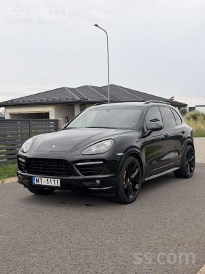 Black Porsche Cayenne 2012 in Riga, with an engine capacity of 3.00 L and mileage of 266 thousand km for 25000 €, photo 4 on AUTOMOTO.COM.LV