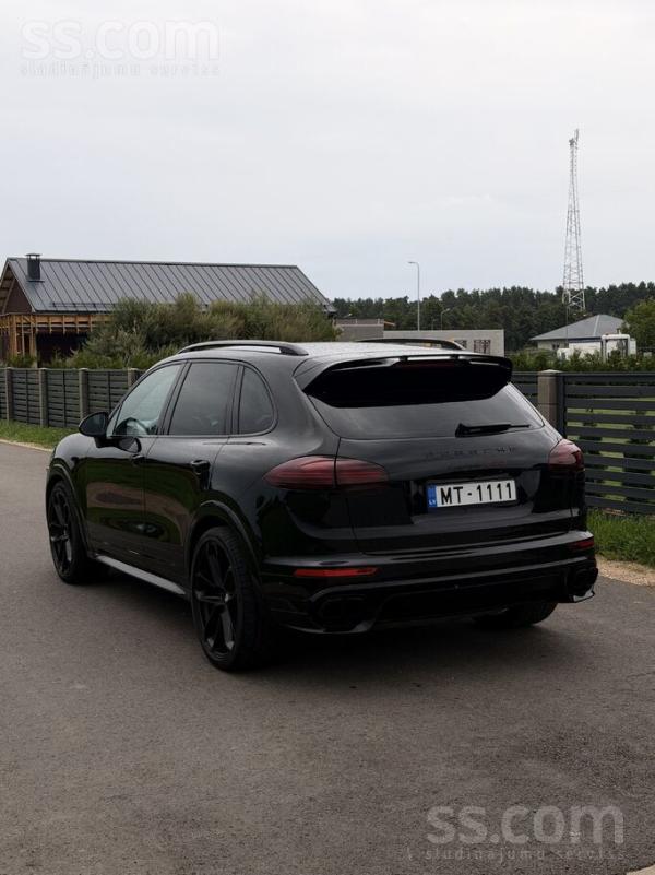 Melns Porsche Cayenne 2012 Rīga, ar dzinēja tilpumu 3.00 L un nobraukumu 266 tūkst. km par 25000 €, foto 5 vietnē AUTOMOTO.COM.LV