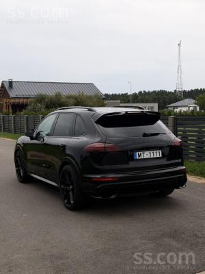 Black Porsche Cayenne 2012 in Riga, with an engine capacity of 3.00 L and mileage of 266 thousand km for 25000 €, photo 5 on AUTOMOTO.COM.LV