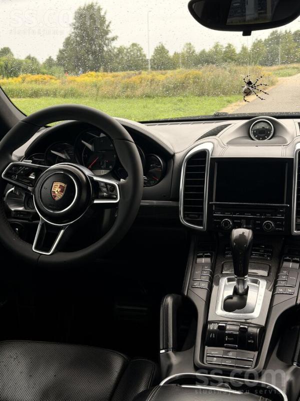 Melns Porsche Cayenne 2012 Rīga, ar dzinēja tilpumu 3.00 L un nobraukumu 266 tūkst. km par 25000 €, foto 8 vietnē AUTOMOTO.COM.LV