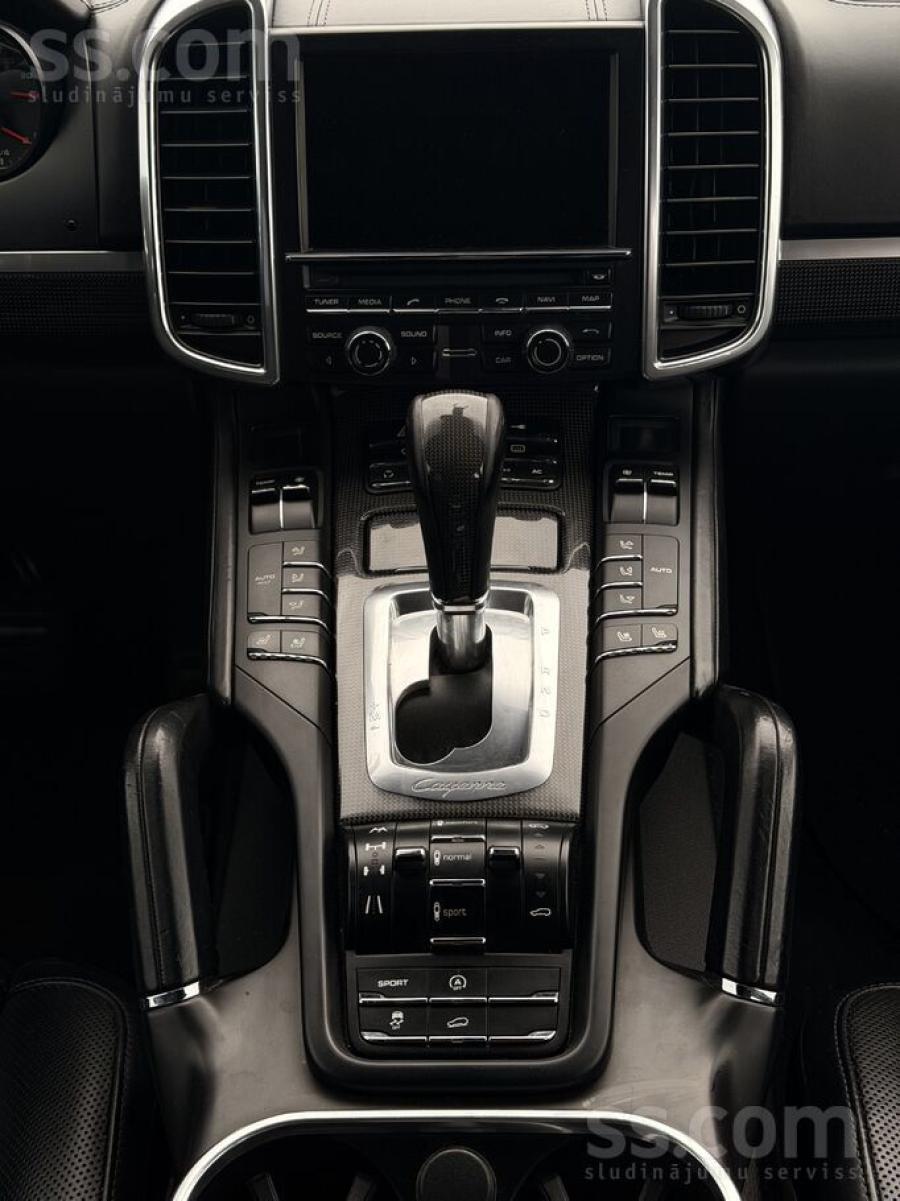 Black Porsche Cayenne 2012 in Riga, with an engine capacity of 3.00 L and mileage of 266 thousand km for 25000 €, photo 9 on AUTOMOTO.COM.LV