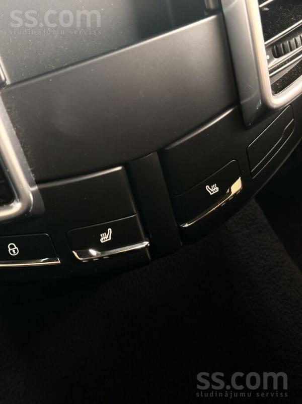 Melns Porsche Cayenne 2012 Rīga, ar dzinēja tilpumu 3.00 L un nobraukumu 266 tūkst. km par 25000 €, foto 11 vietnē AUTOMOTO.COM.LV