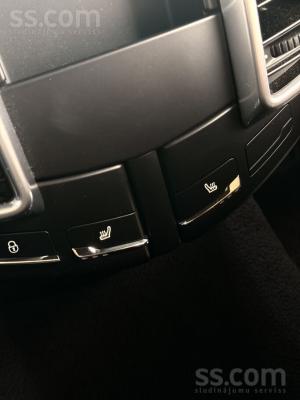Black Porsche Cayenne 2012 in Riga, with an engine capacity of 3.00 L and mileage of 266 thousand km for 25000 €, photo 11 on AUTOMOTO.COM.LV