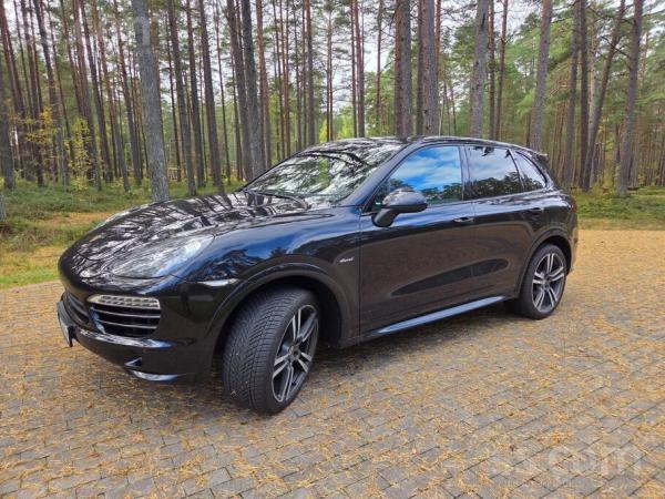 Черный Порше Каен 2012 в Рига, объемом двигателя 3.00 л и пробегом 276 тыс. км за 16490 €, фото 1 на AUTOMOTO.COM.LV
