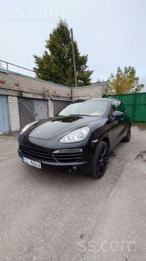Melns Porsche Cayenne 2012 Rīga, ar dzinēja tilpumu 3.00 L un nobraukumu 220 tūkst. km par 14950 €, foto  vietnē AUTOMOTO.COM.LV