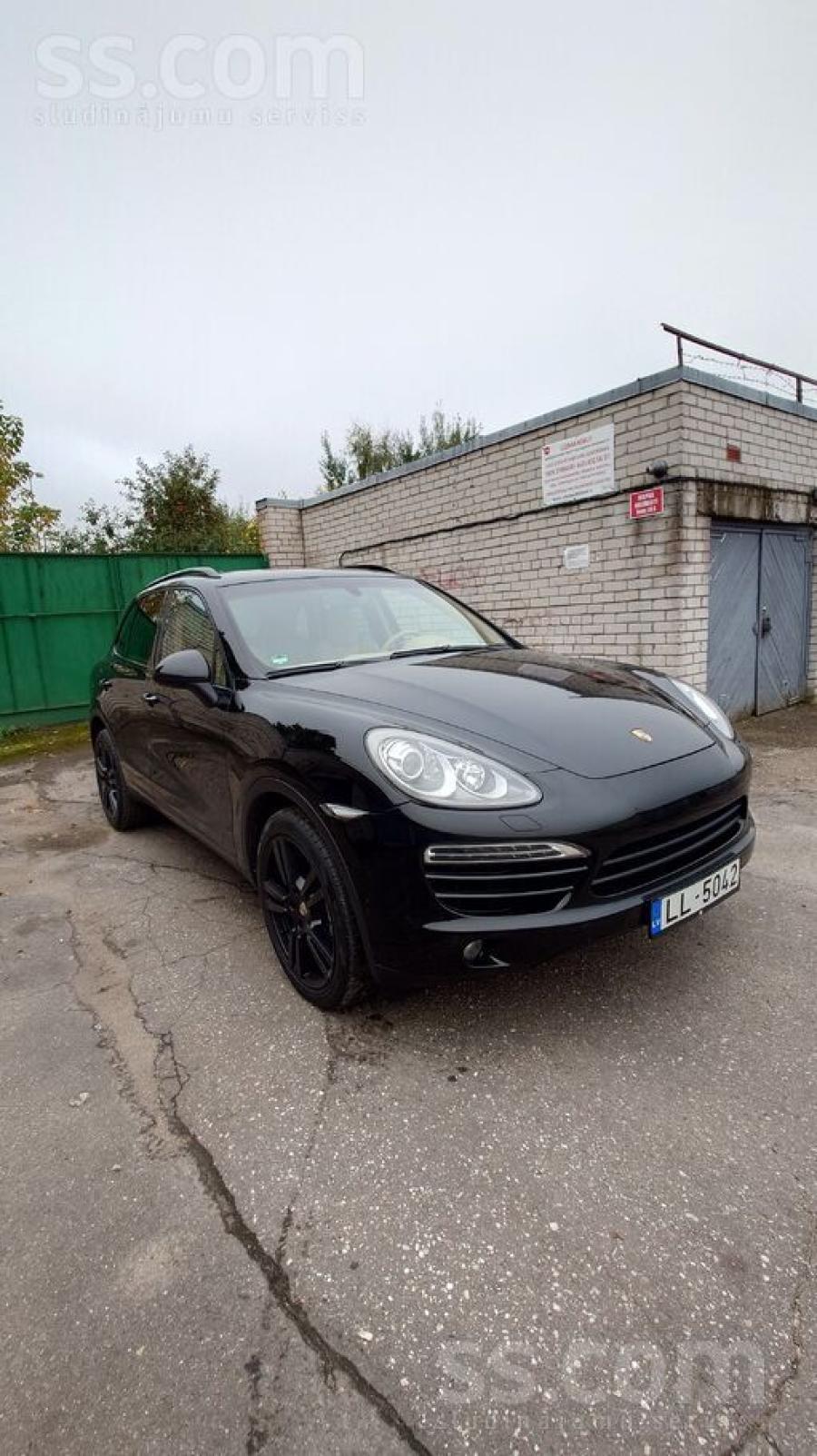 Melns Porsche Cayenne 2012 Rīga, ar dzinēja tilpumu 3.00 L un nobraukumu 220 tūkst. km par 14950 €, foto 3 vietnē AUTOMOTO.COM.LV