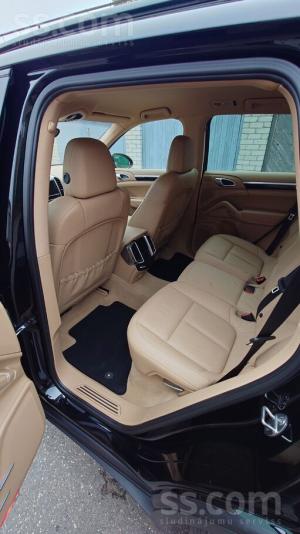 Melns Porsche Cayenne 2012 Rīga, ar dzinēja tilpumu 3.00 L un nobraukumu 220 tūkst. km par 14950 €, foto 9 vietnē AUTOMOTO.COM.LV