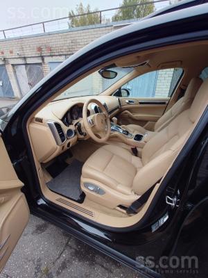 Melns Porsche Cayenne 2012 Rīga, ar dzinēja tilpumu 3.00 L un nobraukumu 220 tūkst. km par 14950 €, foto 10 vietnē AUTOMOTO.COM.LV