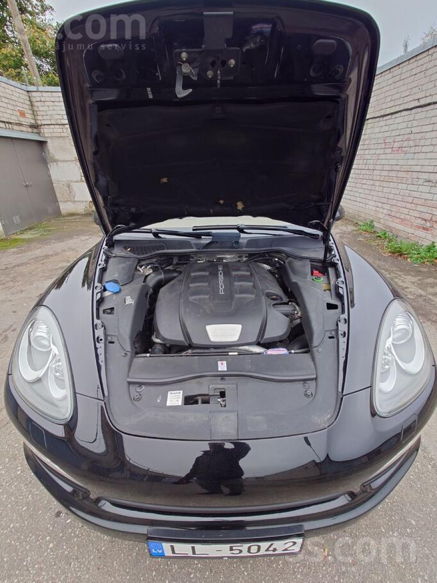 Melns Porsche Cayenne 2012 Rīga, ar dzinēja tilpumu 3.00 L un nobraukumu 220 tūkst. km par 14950 €, foto 13 vietnē AUTOMOTO.COM.LV