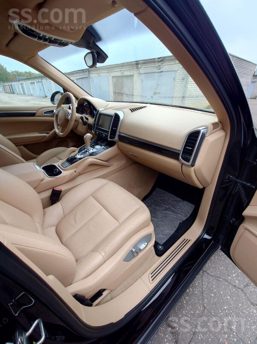 Melns Porsche Cayenne 2012 Rīga, ar dzinēja tilpumu 3.00 L un nobraukumu 220 tūkst. km par 14950 €, foto 14 vietnē AUTOMOTO.COM.LV