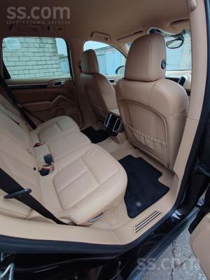 Melns Porsche Cayenne 2012 Rīga, ar dzinēja tilpumu 3.00 L un nobraukumu 220 tūkst. km par 14950 €, foto 15 vietnē AUTOMOTO.COM.LV