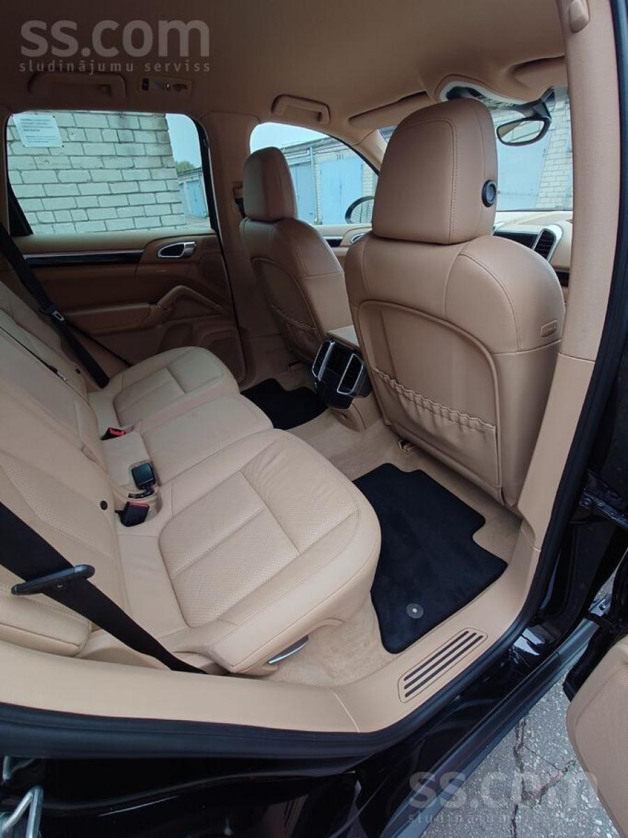 Melns Porsche Cayenne 2012 Rīga, ar dzinēja tilpumu 3.00 L un nobraukumu 220 tūkst. km par 14950 €, foto 15 vietnē AUTOMOTO.COM.LV