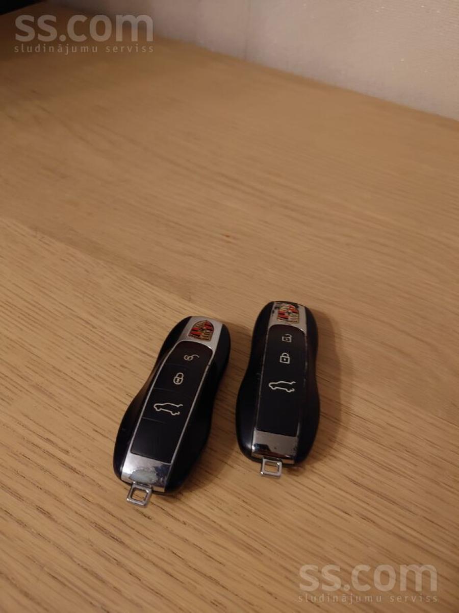 Melns Porsche Cayenne 2012 Rīga, ar dzinēja tilpumu 3.00 L un nobraukumu 220 tūkst. km par 14950 €, foto 18 vietnē AUTOMOTO.COM.LV