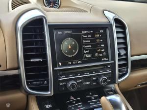 Black Porsche Cayenne 2012 in Vilnius, with an engine capacity of 4.81 L and mileage of 311 thousand km for 7450 €, photo 19 on AUTOMOTO.COM.LV