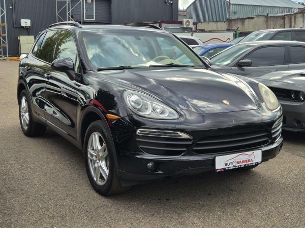 Black Porsche Cayenne 2012 in Vilnius, with an engine capacity of 4.81 L and mileage of 311 thousand km for 7450 €, photo 7 on AUTOMOTO.COM.LV