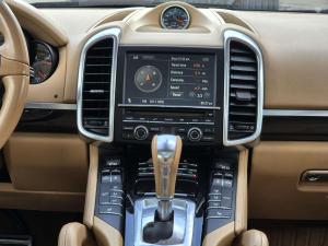 Melns Porsche Cayenne 2012 Viļņa, ar dzinēja tilpumu 4.81 L un nobraukumu 311 tūkst. km par 7450 €, foto 17 vietnē AUTOMOTO.COM.LV