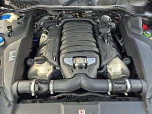 Melns Porsche Cayenne 2012 Viļņa, ar dzinēja tilpumu 4.81 L un nobraukumu 311 tūkst. km par 7450 €, foto 27 vietnē AUTOMOTO.COM.LV