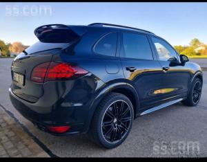 Black Porsche Cayenne 2013 in Talsi, with an engine capacity of 4.20 L and mileage of 219 thousand km for 20000 €, photo 11 on AUTOMOTO.COM.LV