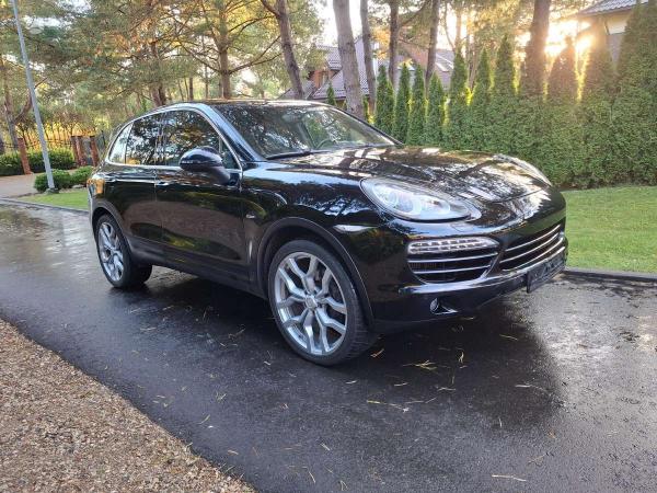 Black Porsche Cayenne 2013 in Kaunas, with an engine capacity of 2.97 L and mileage of 244 thousand km for 14300 €, photo 1 on AUTOMOTO.COM.LV