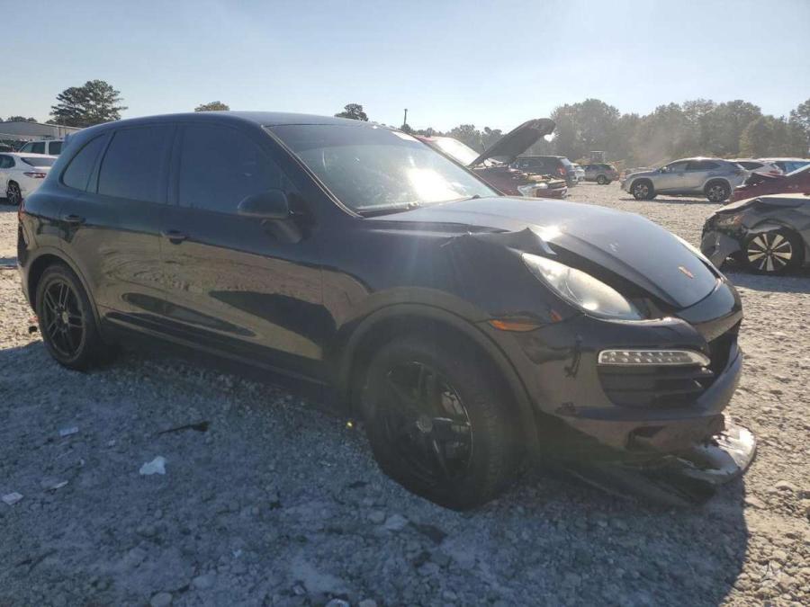 Black Porsche Cayenne 2013 in Vilnius, with an engine capacity of 4.81 L and mileage of 267 thousand km for 6400 €, photo 1 on AUTOMOTO.COM.LV