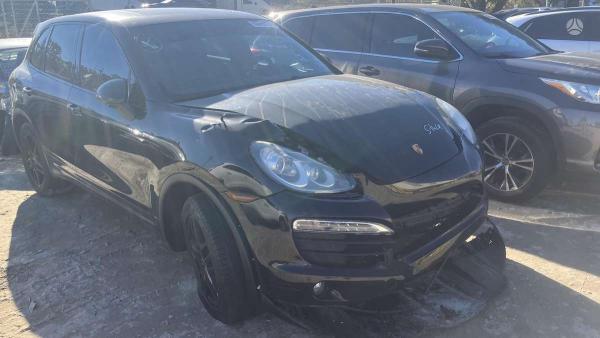 Black Porsche Cayenne 2013 in Vilnius, with an engine capacity of 4.81 L and mileage of 267 thousand km for 6400 €, photo 2 on AUTOMOTO.COM.LV