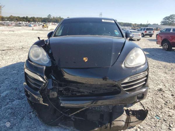 Black Porsche Cayenne 2013 in Vilnius, with an engine capacity of 4.81 L and mileage of 267 thousand km for 6400 €, photo 3 on AUTOMOTO.COM.LV