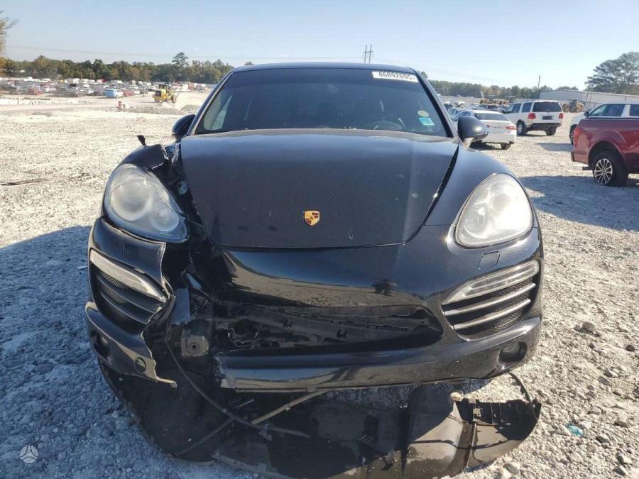 Black Porsche Cayenne 2013 in Vilnius, with an engine capacity of 4.81 L and mileage of 267 thousand km for 6400 €, photo 3 on AUTOMOTO.COM.LV
