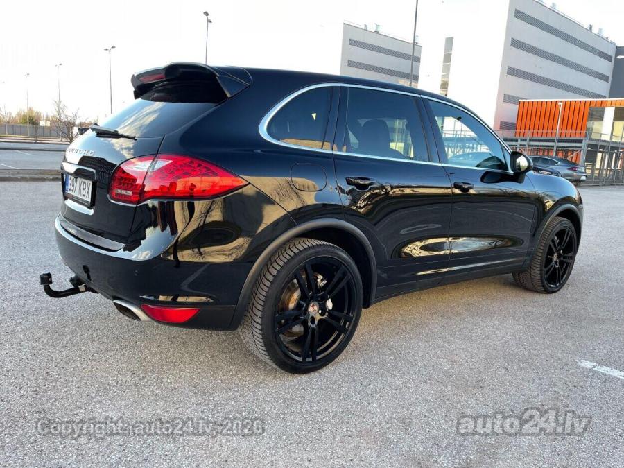 Black Porsche Cayenne 2013 in Tartu, with an engine capacity of 4.20 L and mileage of 250 thousand km for 14900 €, photo 3 on AUTOMOTO.COM.LV