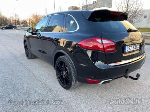 Black Porsche Cayenne 2013 in Tartu, with an engine capacity of 4.20 L and mileage of 250 thousand km for 14900 €, photo 4 on AUTOMOTO.COM.LV