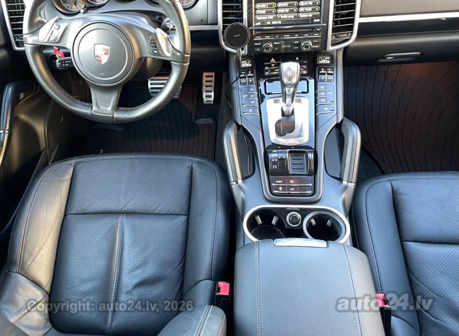 Black Porsche Cayenne 2013 in Tartu, with an engine capacity of 4.20 L and mileage of 250 thousand km for 14900 €, photo 10 on AUTOMOTO.COM.LV