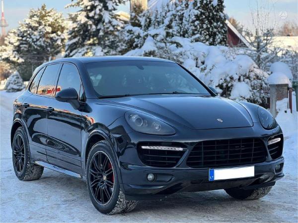 Black Porsche Cayenne 2013 in Vilnius, with an engine capacity of 4.13 L and mileage of 334 thousand km for 17700 €, photo 1 on AUTOMOTO.COM.LV