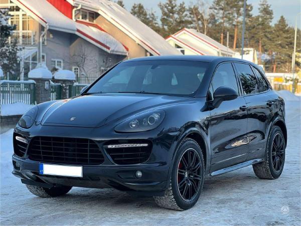 Black Porsche Cayenne 2013 in Vilnius, with an engine capacity of 4.13 L and mileage of 334 thousand km for 17700 €, photo 2 on AUTOMOTO.COM.LV