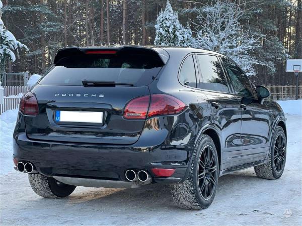 Black Porsche Cayenne 2013 in Vilnius, with an engine capacity of 4.13 L and mileage of 334 thousand km for 17700 €, photo 3 on AUTOMOTO.COM.LV