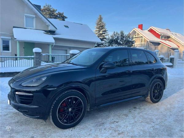 Black Porsche Cayenne 2013 in Vilnius, with an engine capacity of 4.13 L and mileage of 334 thousand km for 17700 €, photo 6 on AUTOMOTO.COM.LV