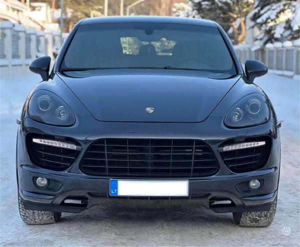 Black Porsche Cayenne 2013 in Vilnius, with an engine capacity of 4.13 L and mileage of 334 thousand km for 17700 €, photo 9 on AUTOMOTO.COM.LV